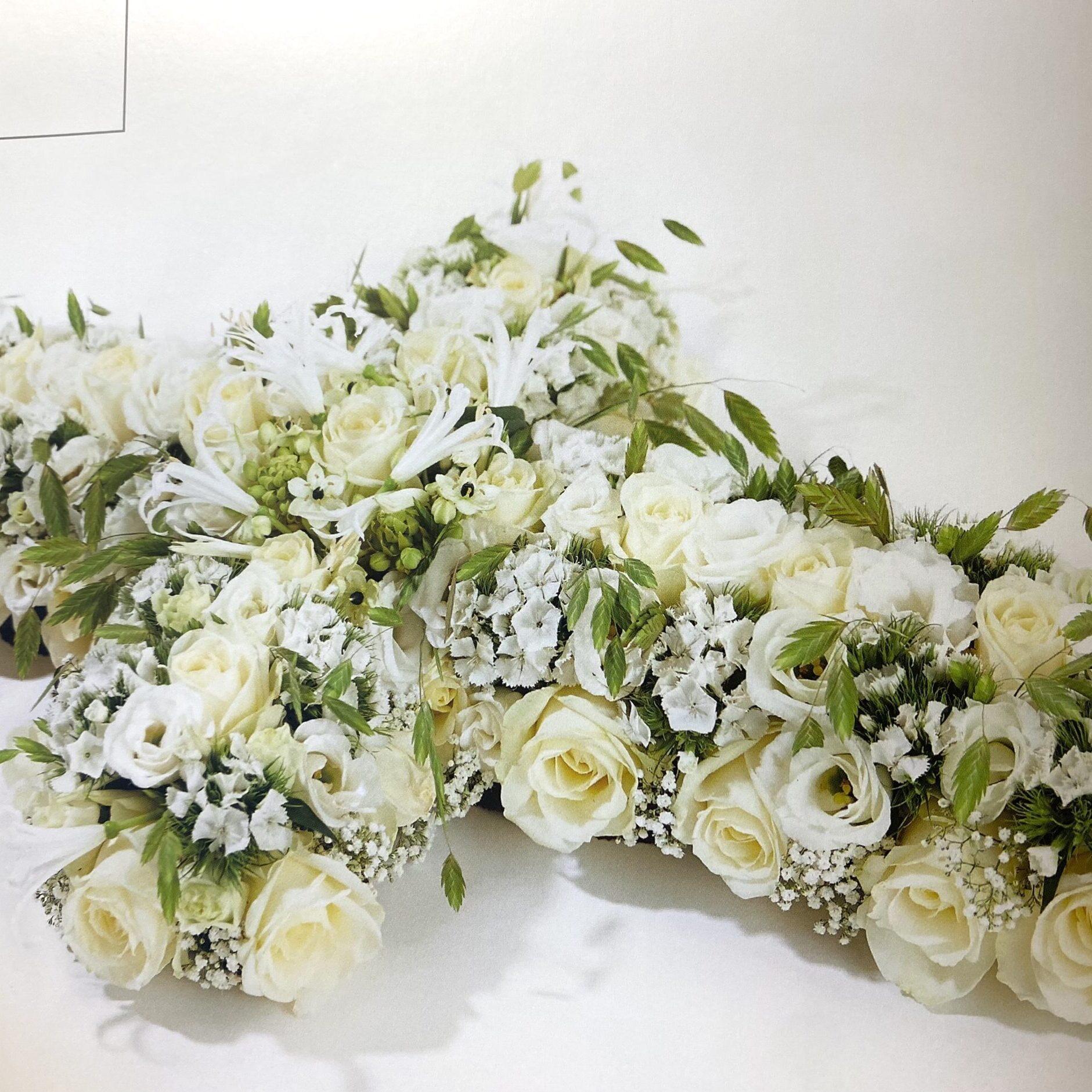 Grafstuk in kruisvorm - Bloemen Vandendriessche